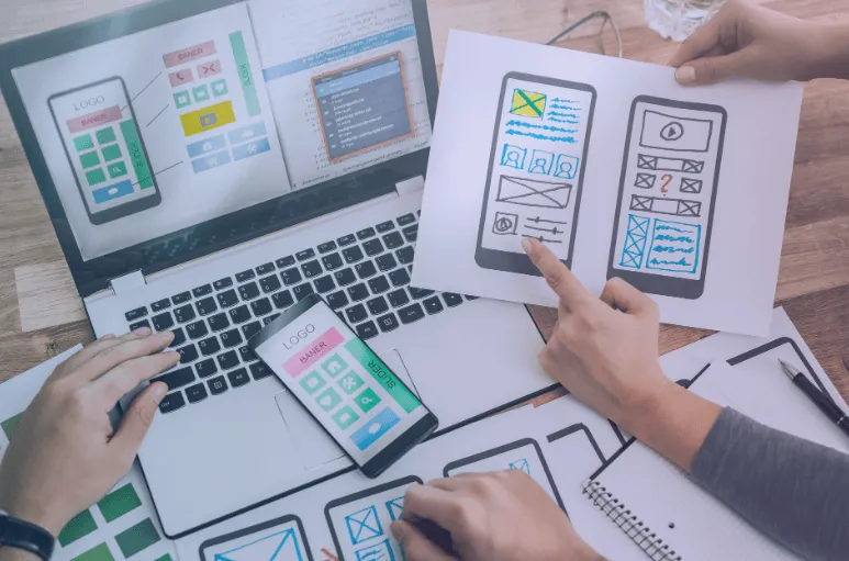 Desarrollador trabajando con frontend e interfaces graficas